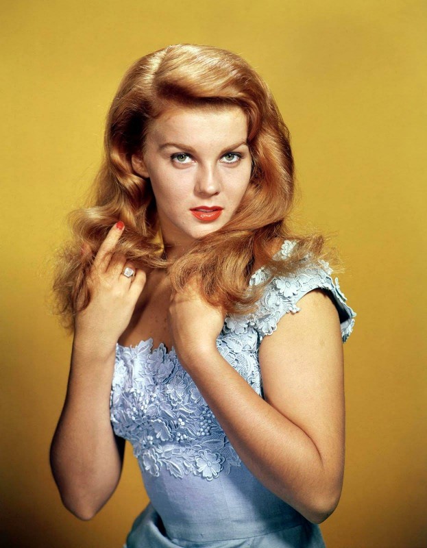Female Movie Star Studio Portrait Photography – Baumwoll Archives